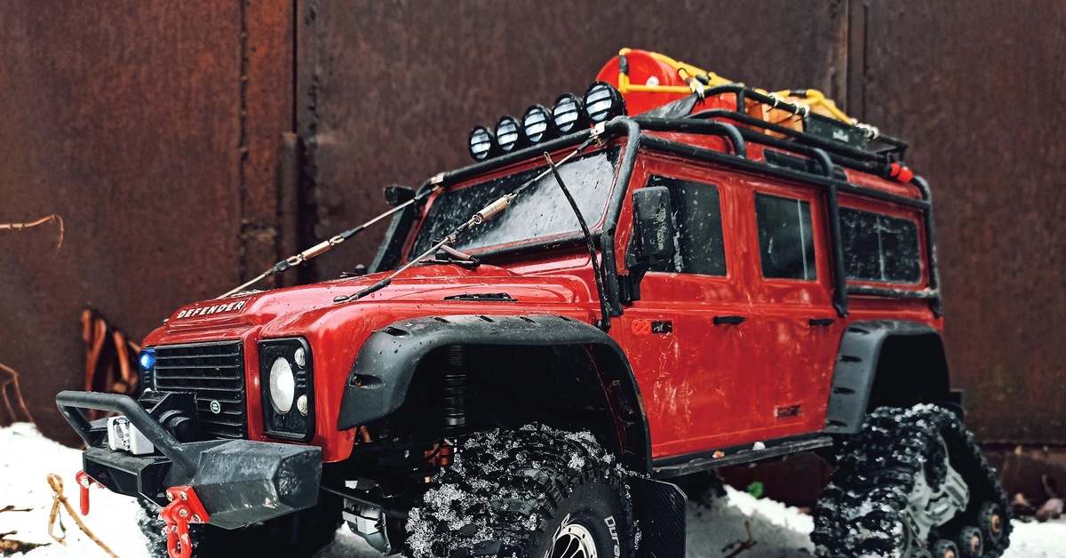 Land Rover Defender caterpillars and wheels | Пикабу