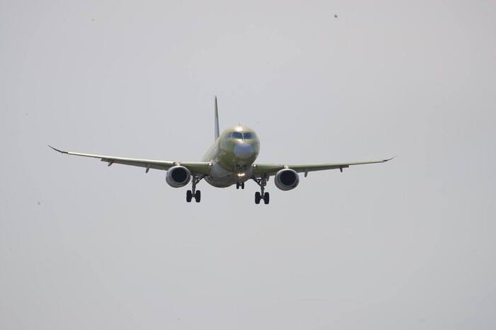 Состоялся первый полет импортозамещенного самолета Ssj 100 Пикабу