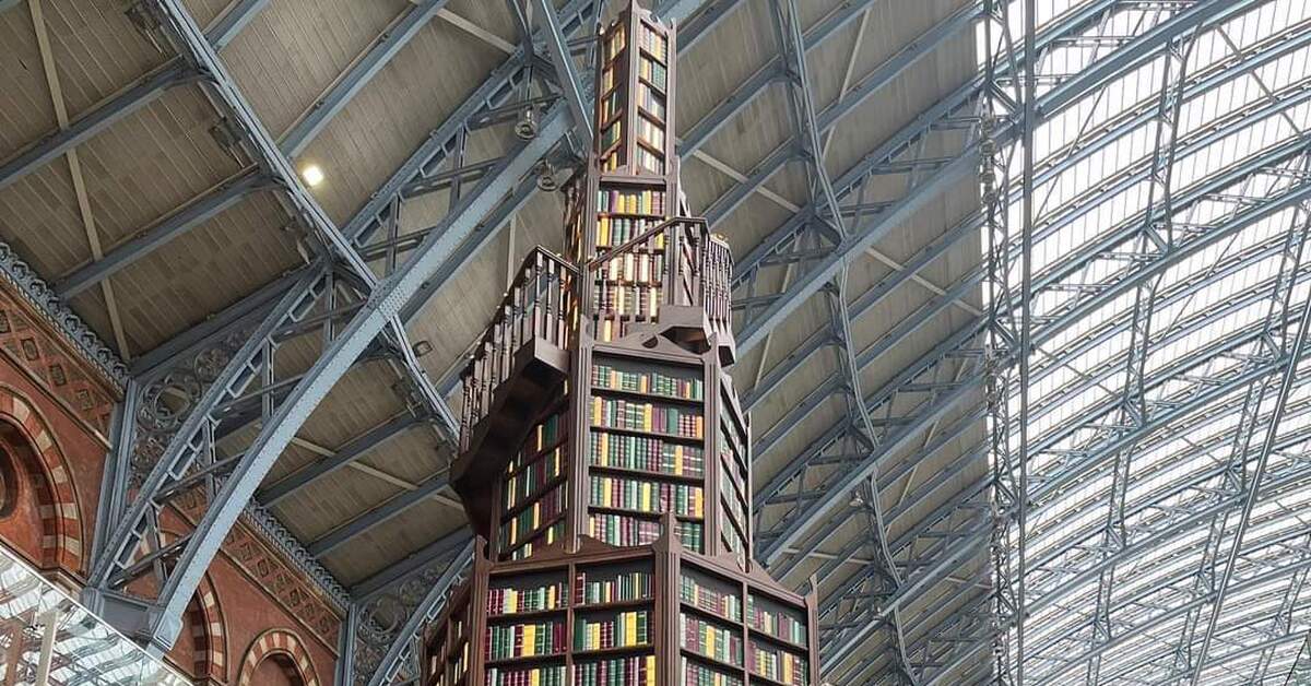 Рождественское книжное дерево | Пикабу
