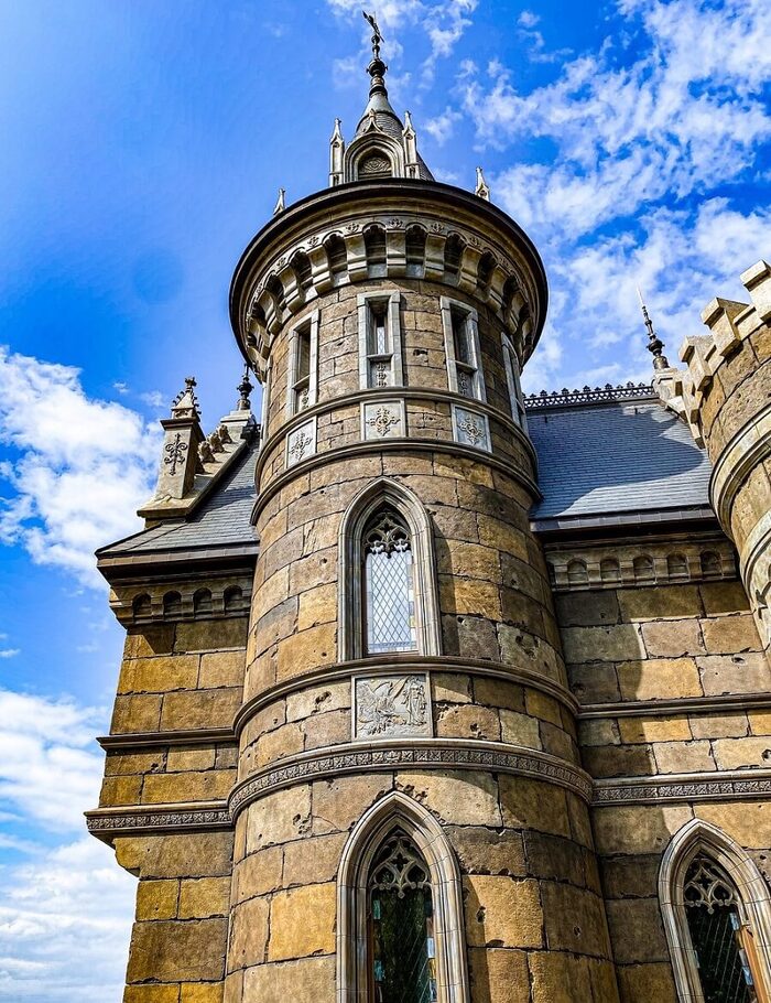 Кто и зачем построил готический замок в Самарской области? - 29.07.24 ...