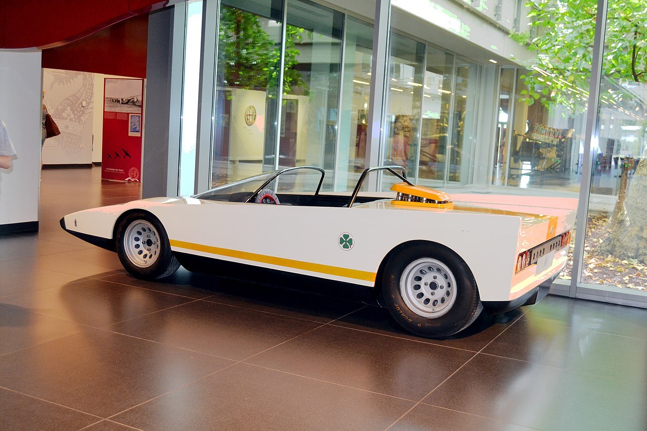 Концепт-кары 70-х. Еще одна Альфа. P33 Cuneo 1971 | Пикабу
