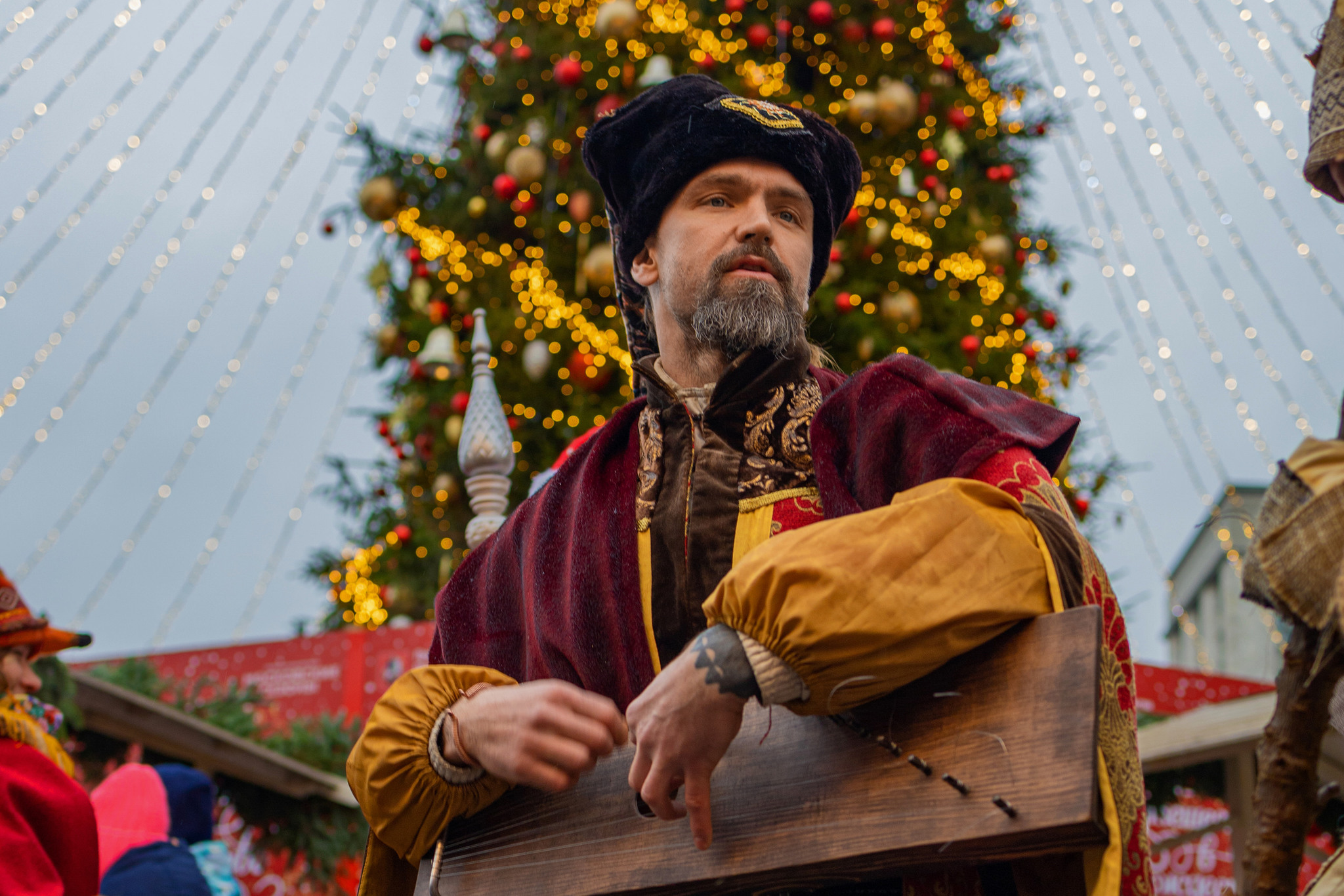 Новогодние моменты: Персонажи Манежной площади... | Пикабу