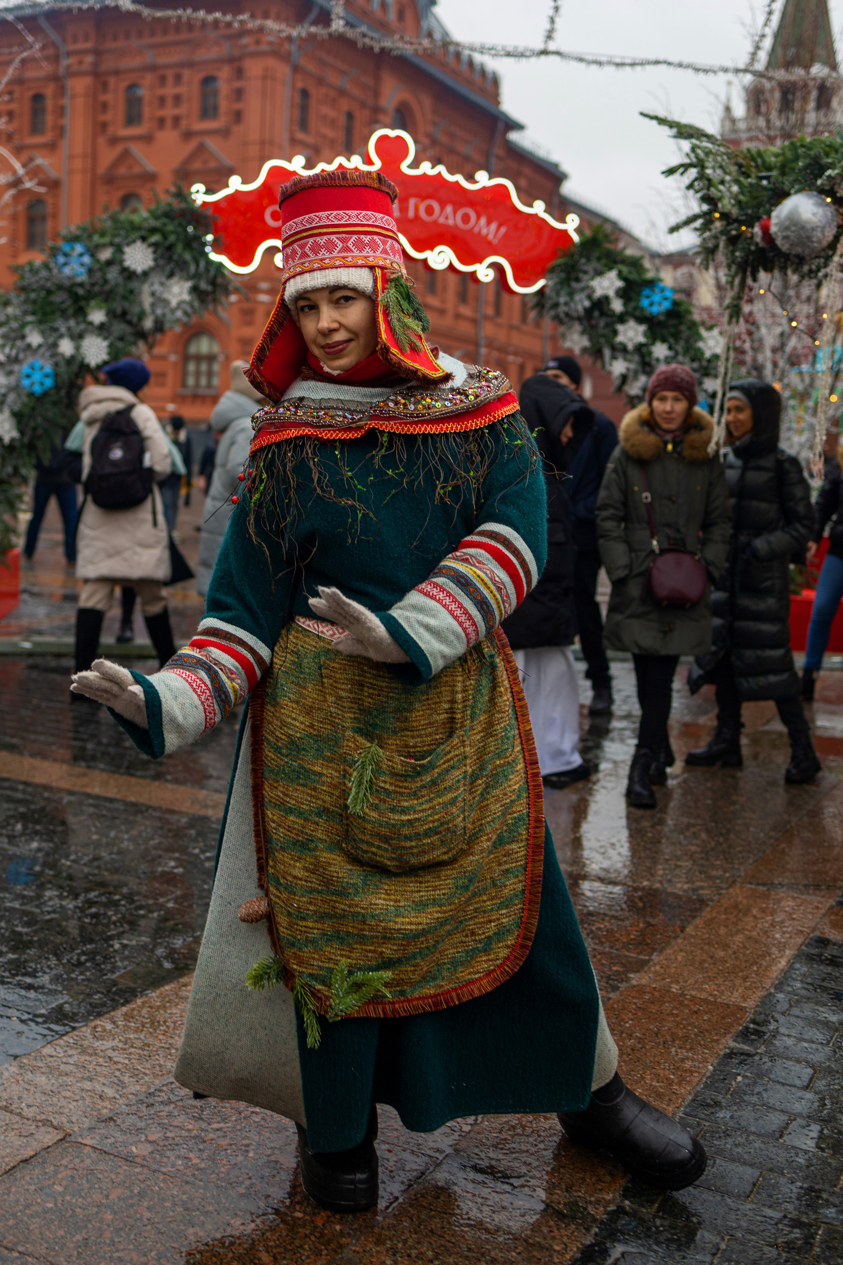 Новогодние моменты: Персонажи Манежной площади... | Пикабу