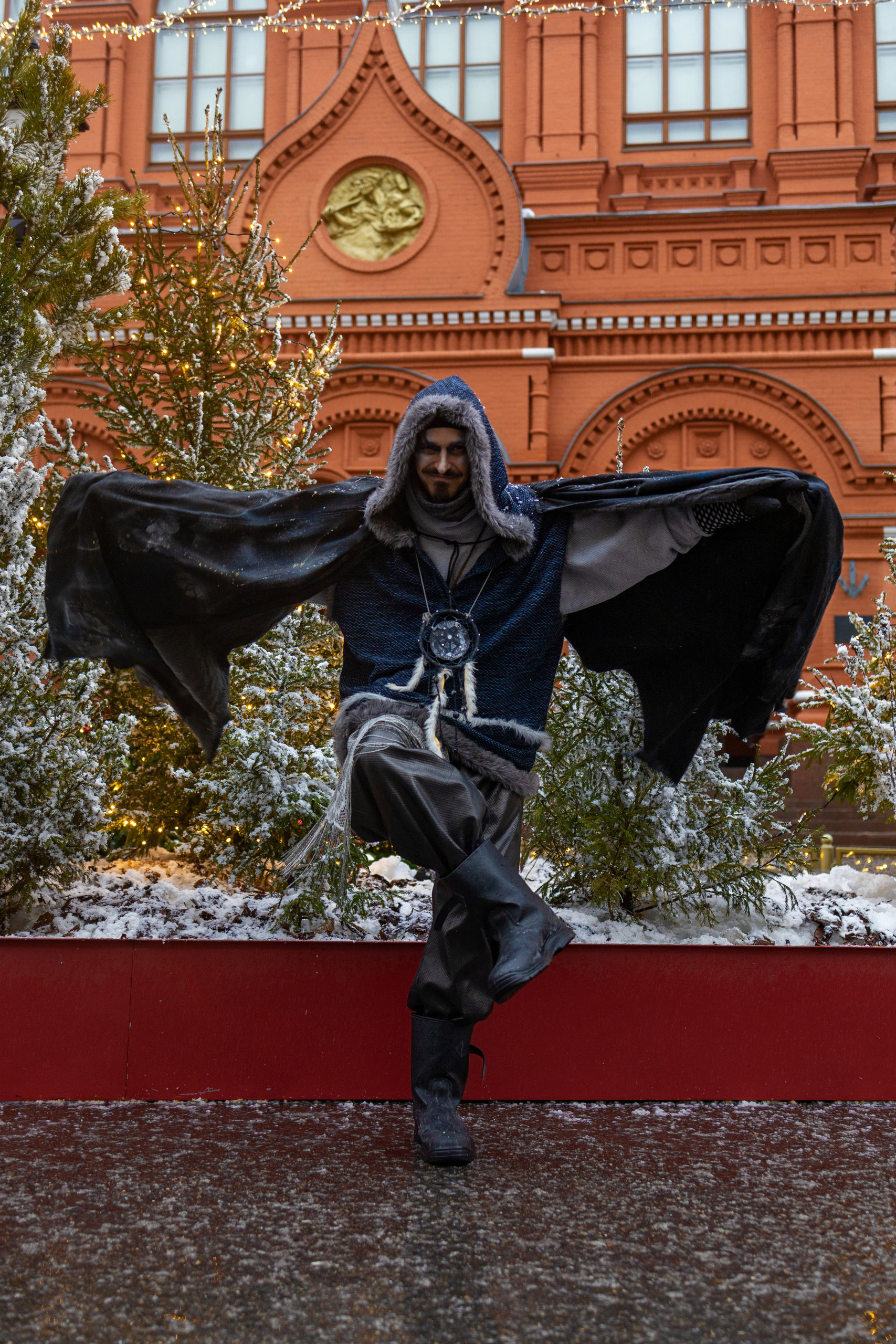 Новогодние моменты: Персонажи Манежной площади... | Пикабу