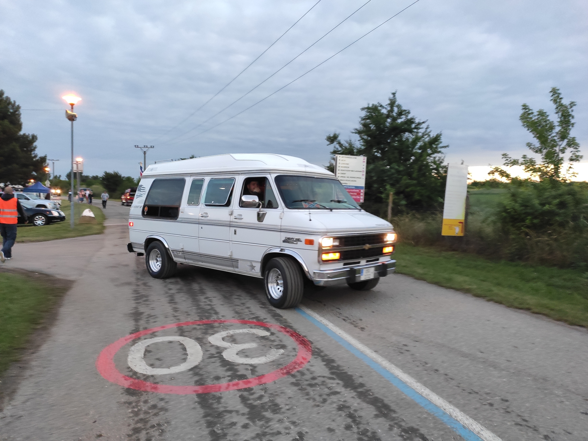 Chevrolet G20 / GMC Vandura | Пикабу