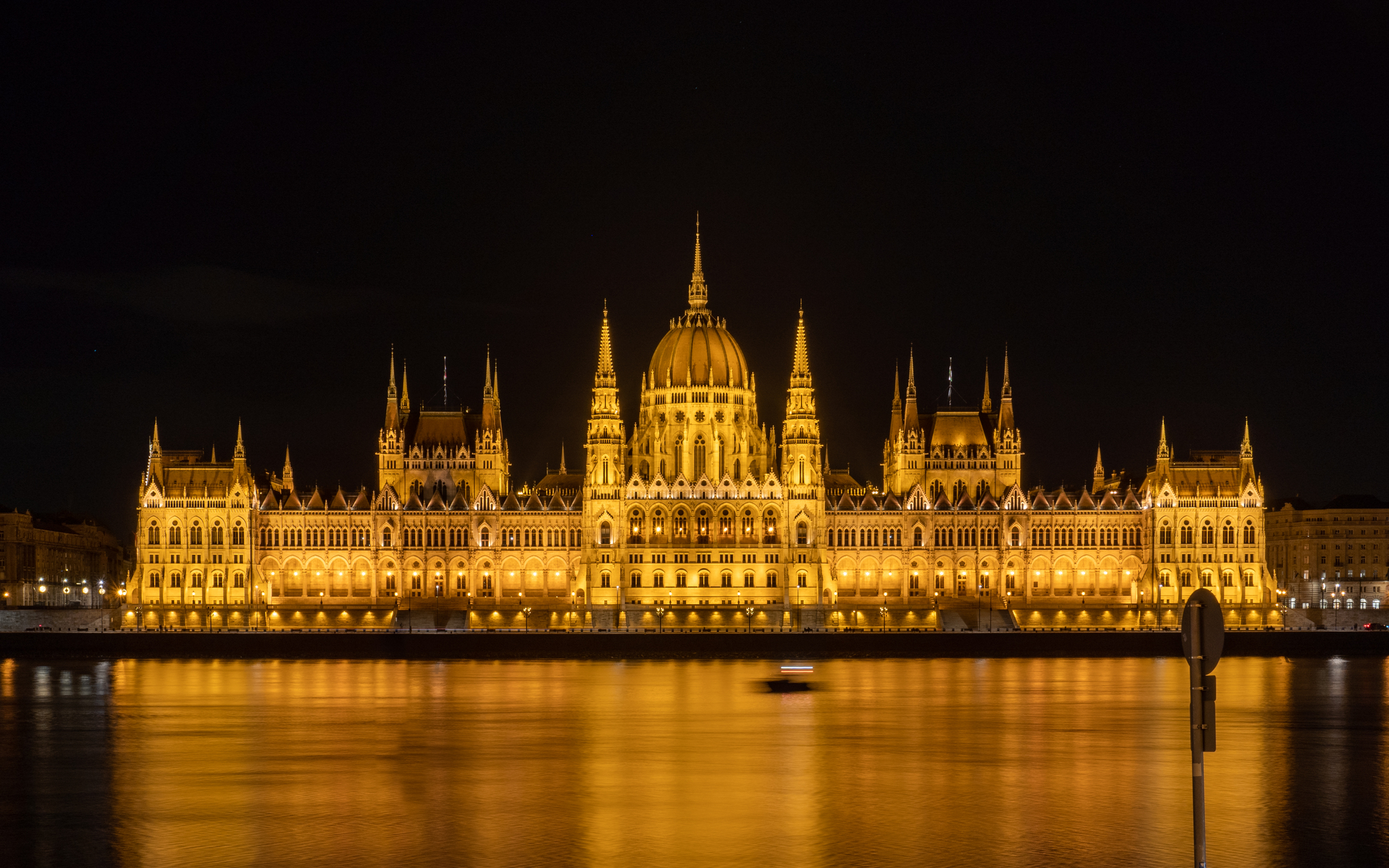 Здание парламента Венгрии - 02.04.23 10:04 | Пикабу
