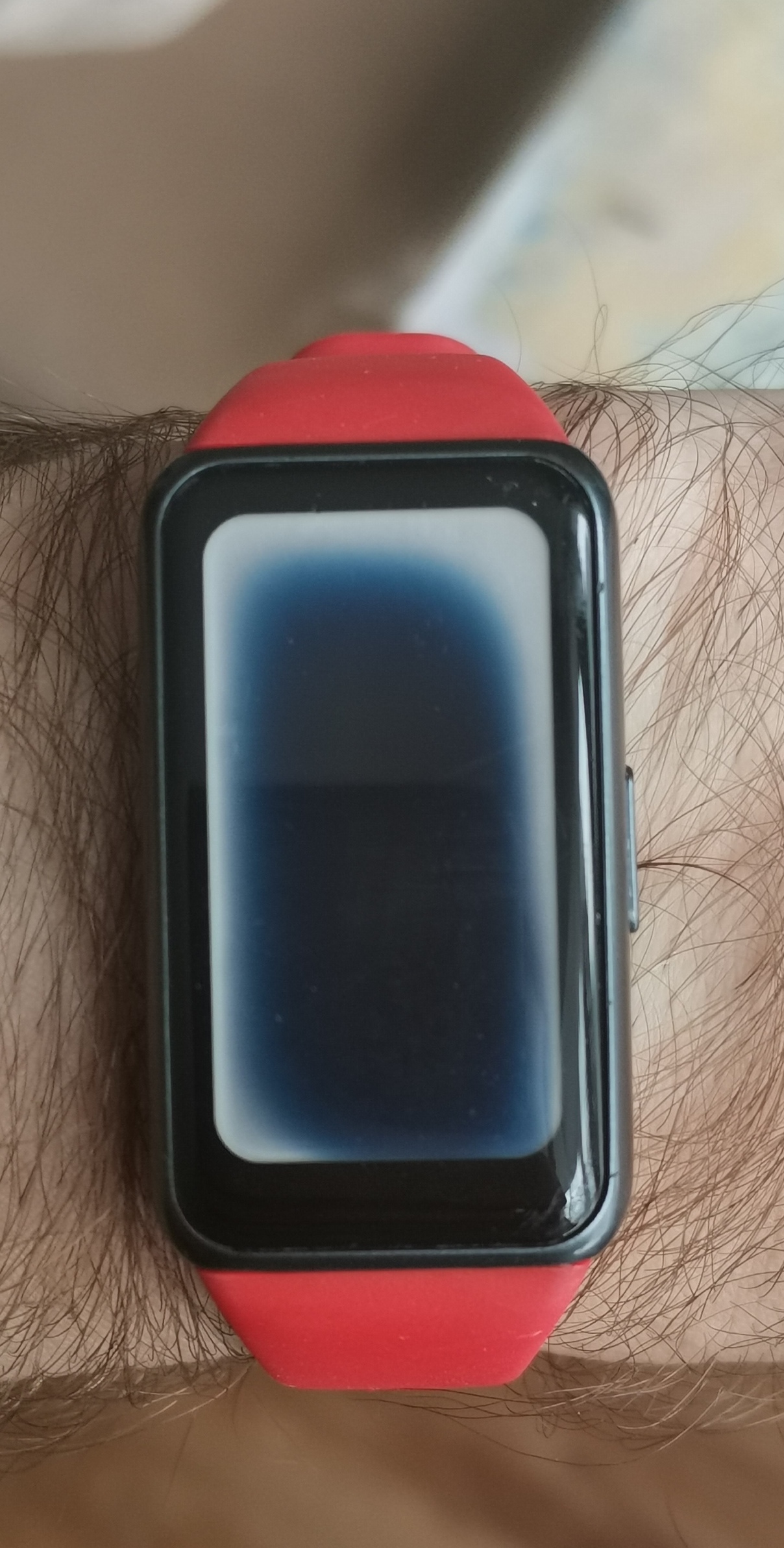 Браслет Huawei Band 6, помутнели края экрана | Пикабу