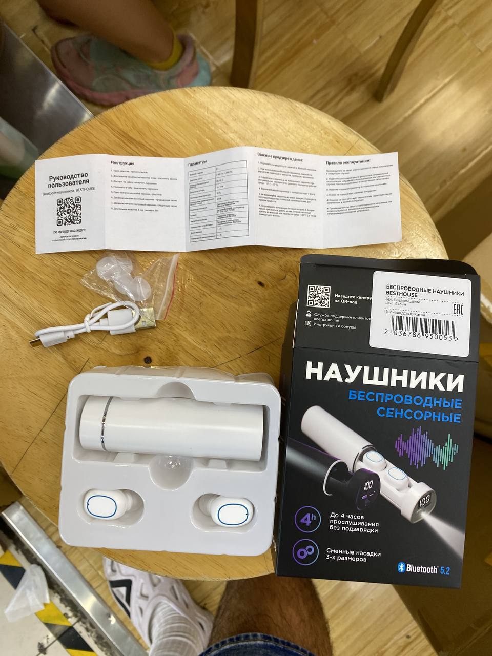 Проверка партии наушников перед отправкой в Россию | Пикабу