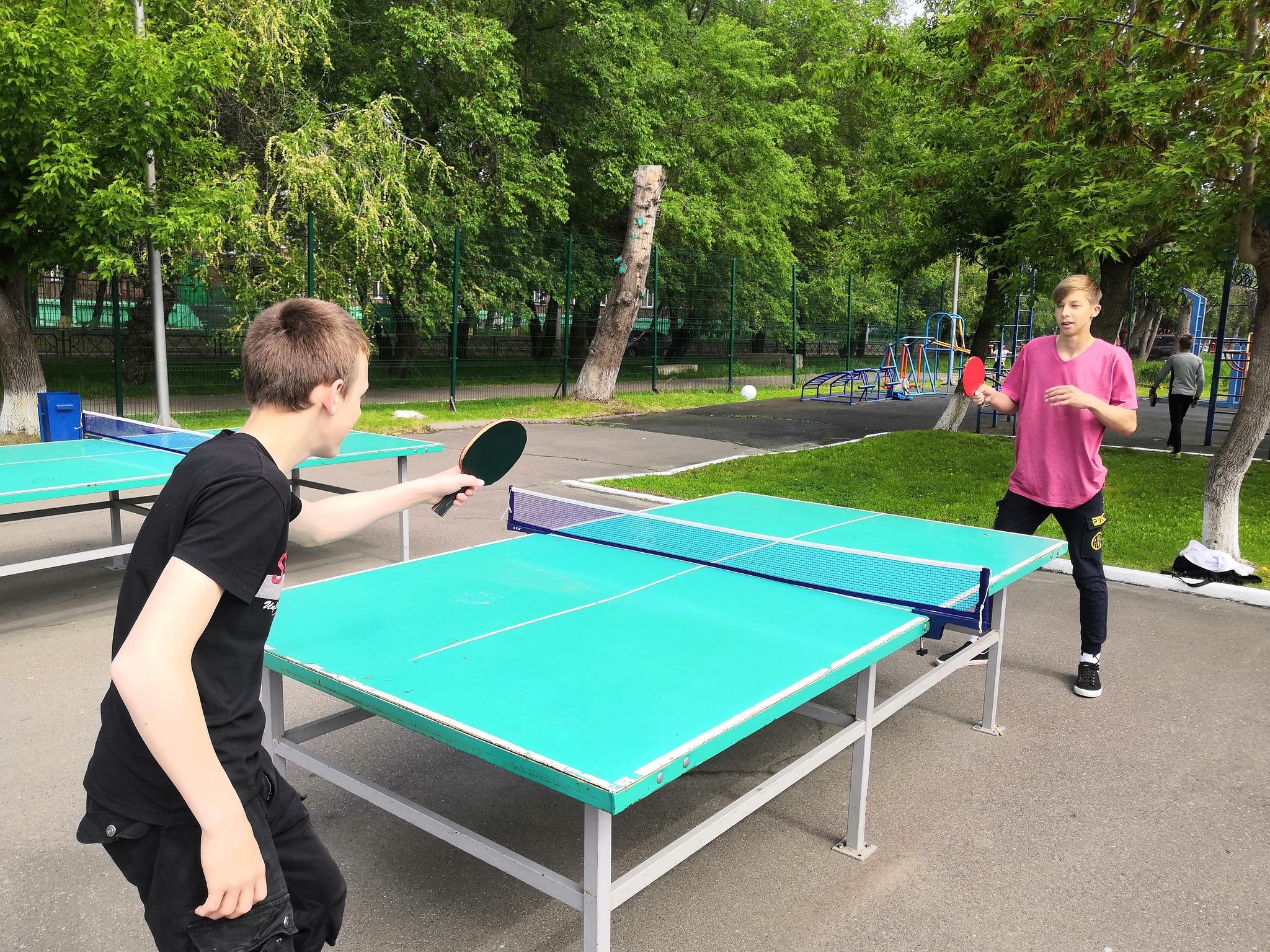 Настольный теннис на улице | Пикабу