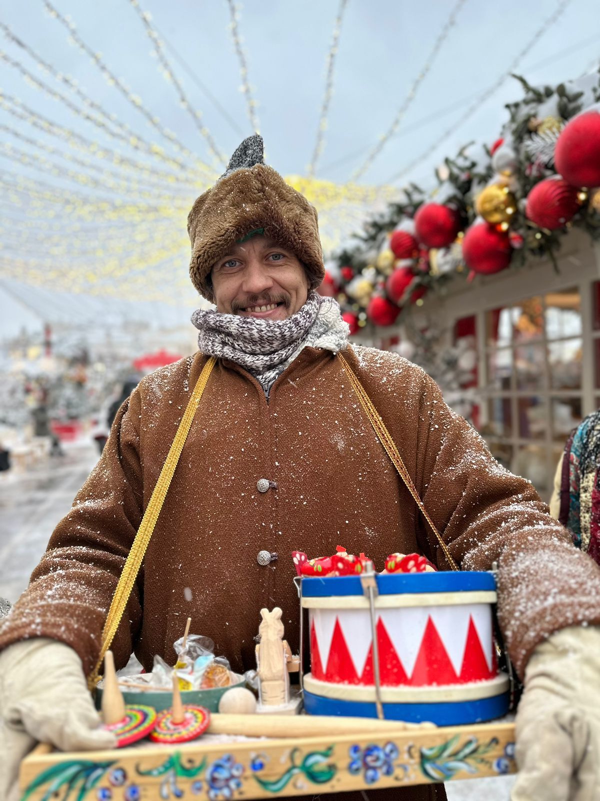 Новогодние моменты: Персонажи Манежной площади...2024 | Пикабу