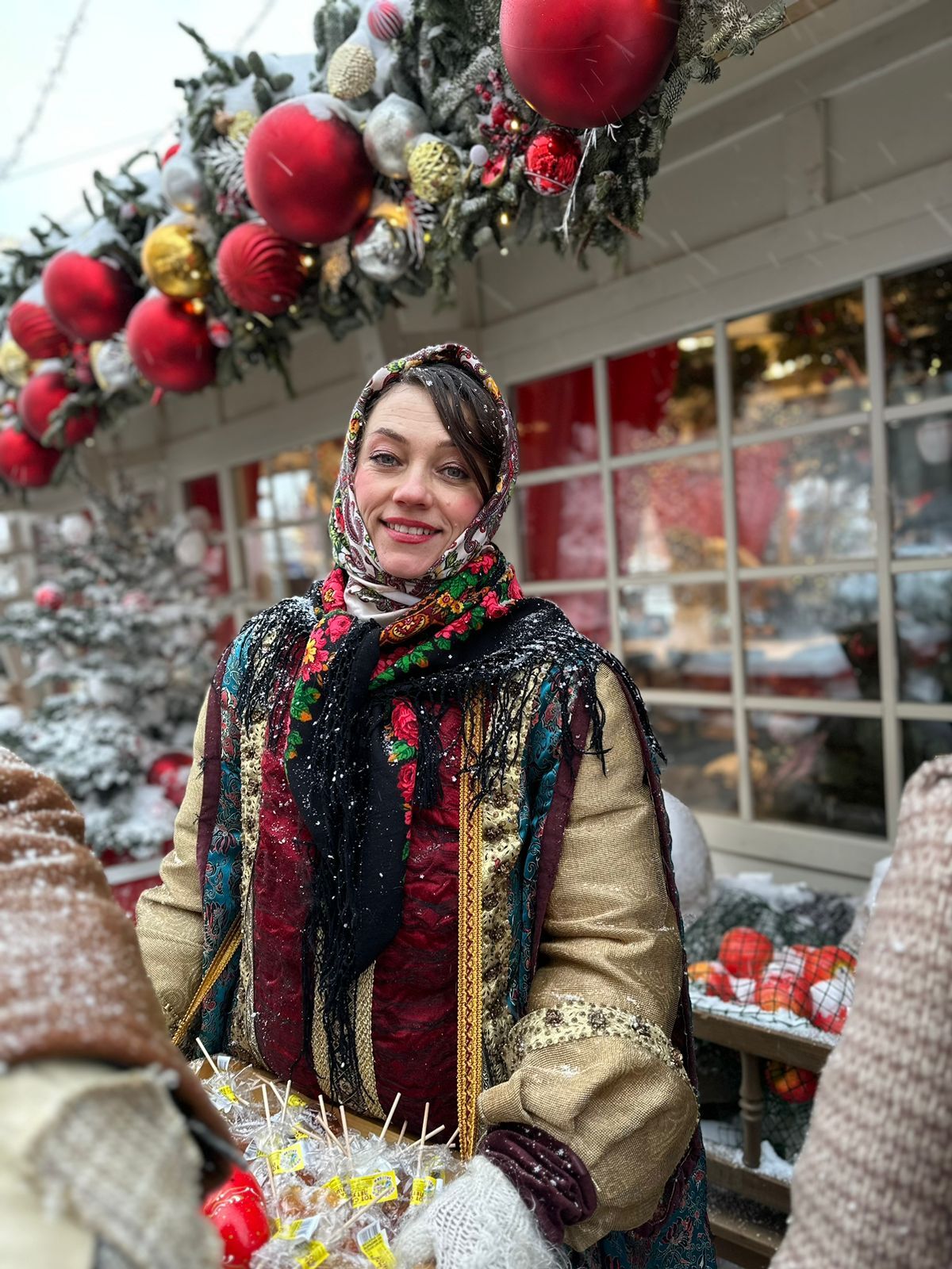 Новогодние моменты: Персонажи Манежной площади...2024 | Пикабу