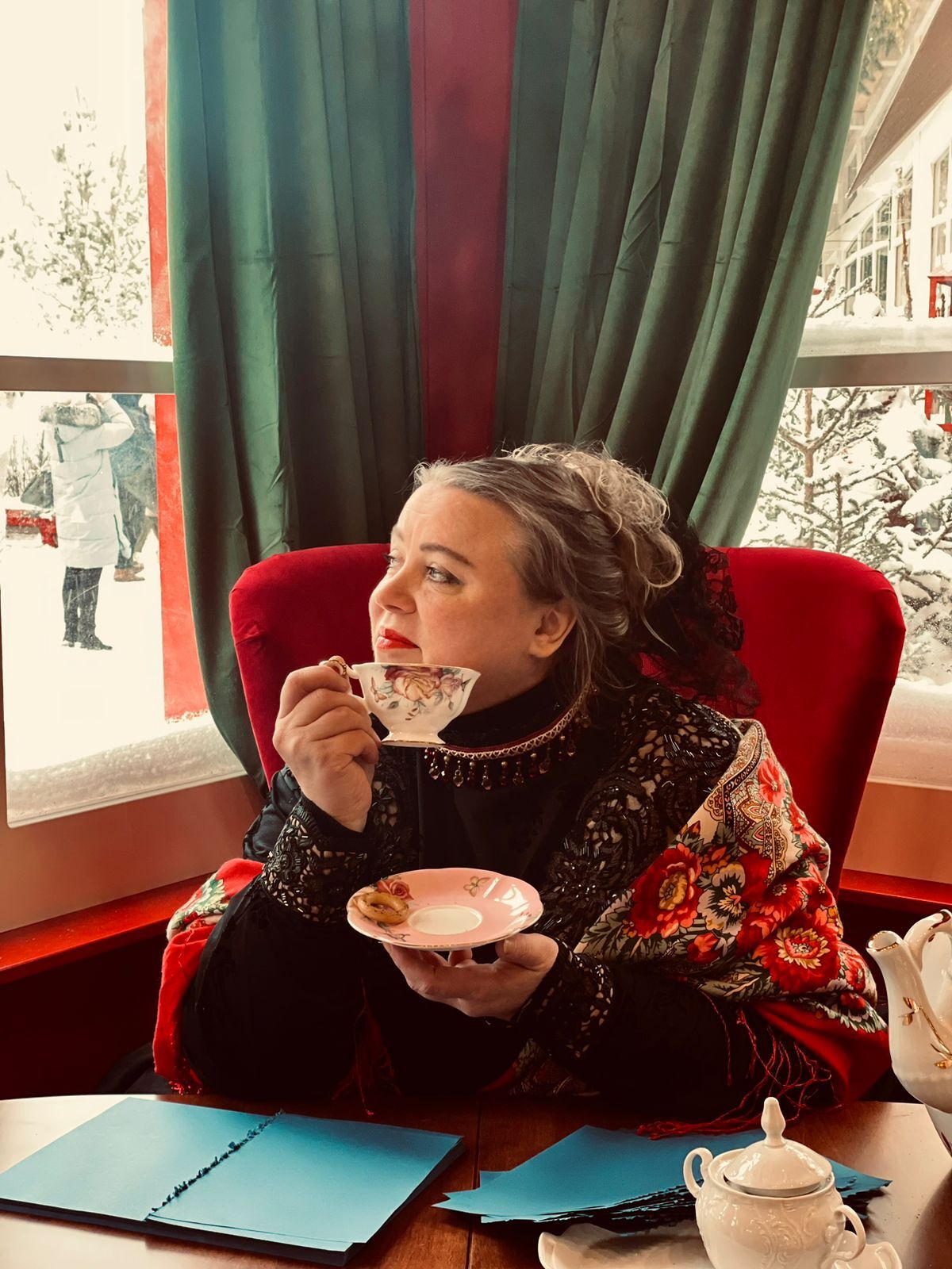 Новогодние моменты: Персонажи Манежной площади...2024 | Пикабу